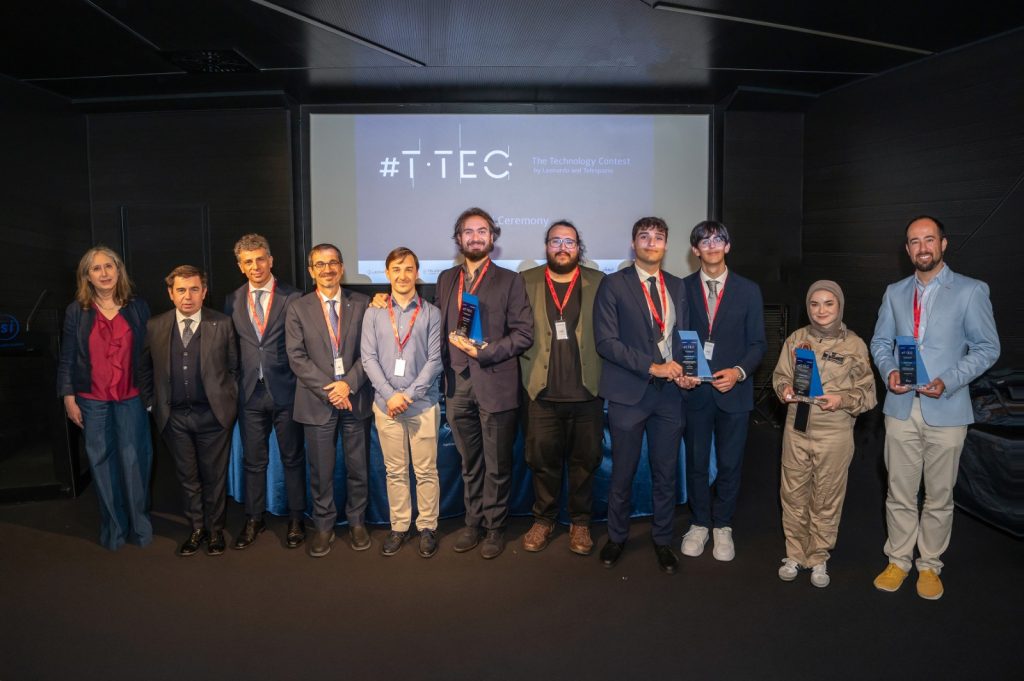 Leonardo e Telespazio premiamo i vincitori della settima edizione del # ...